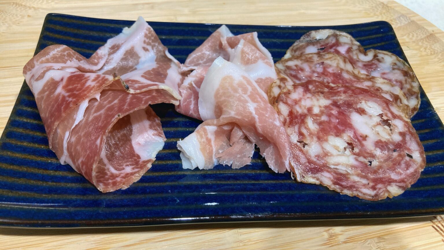 【初心者向け】純米酒とは？特徴や美味しい飲み方をわかりやすく解説！ | HAPPY SAKELIFE